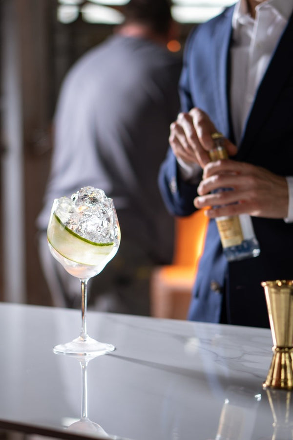 SHADOWS Red Wine Glass in Cloudless Clear (Set of 2) | KLIMCHI